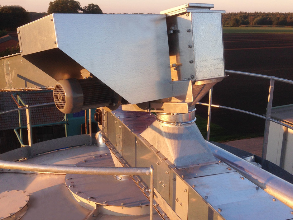 Trough chain conveyors: Kessens Agrartechnik und Anlagenbau